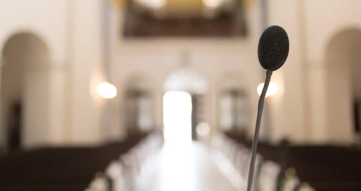 How to Start a Sermon: 9 Dos and Don’ts for Your First Minute